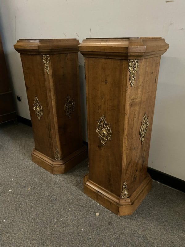 Walnut columns with bronze bust holders • Online sales of antiques ...