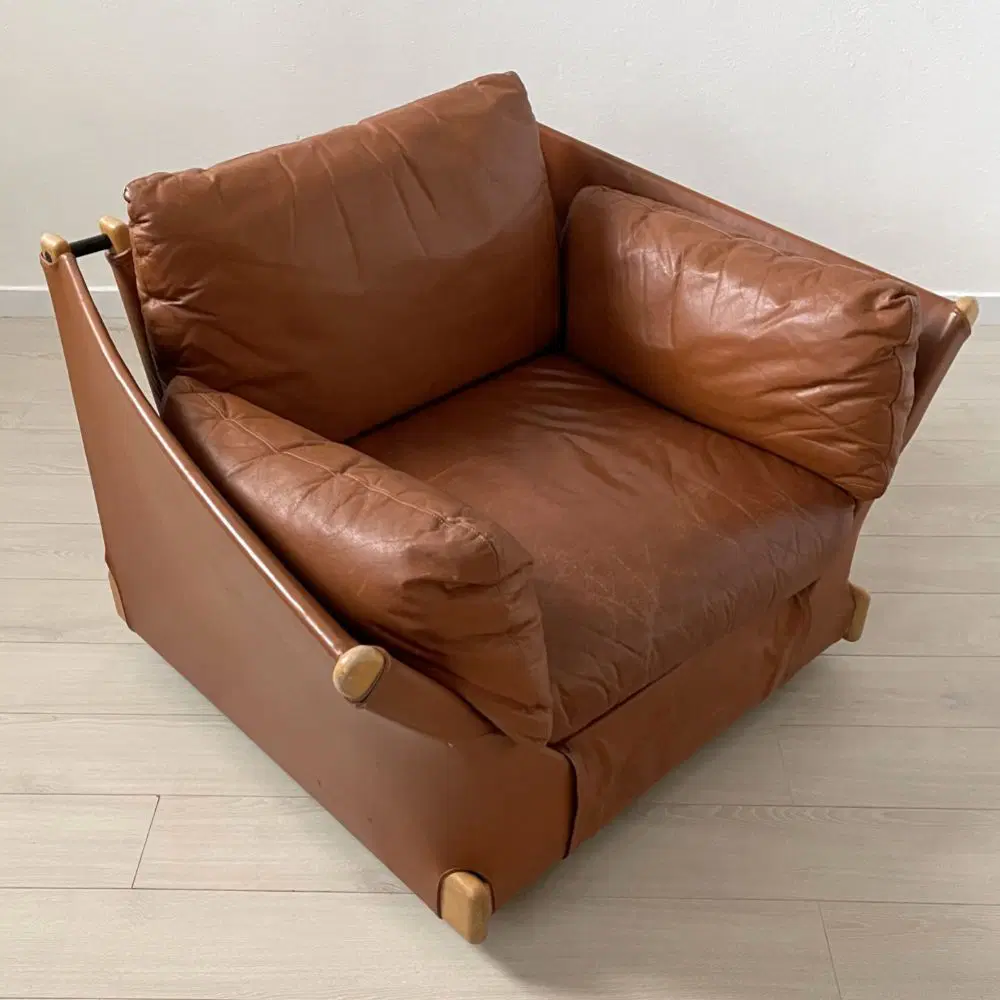 Piero de Martini for Cassina Violoncello 105 armchair in cognac leather Online sales of antiques modern art and design NowArc