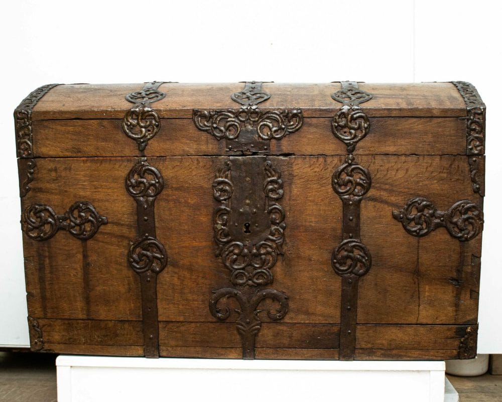 17th century, Trunk • Online Sale of Antiques, Modern Art and Design ...