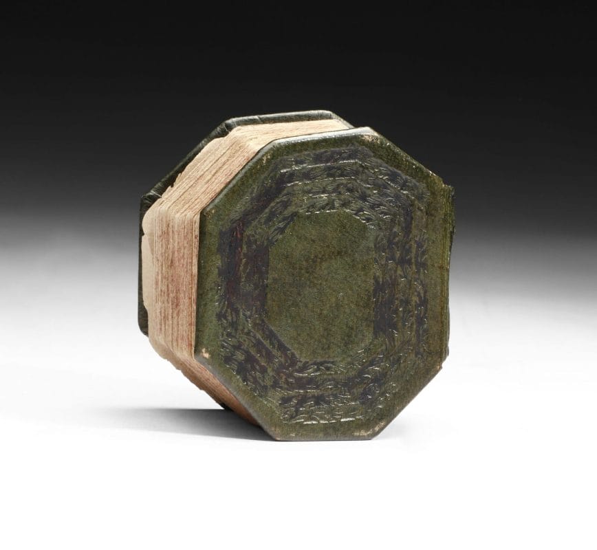 Miniature octagonal pocket Quran • Online sales of antiques, modern art ...