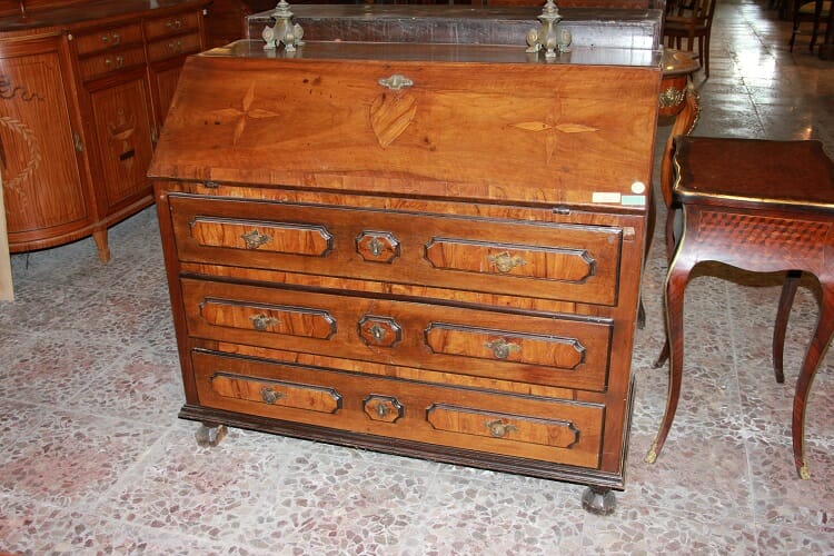 Italian 1600th century Lombard flap in walnut wood with inlay motifs ...