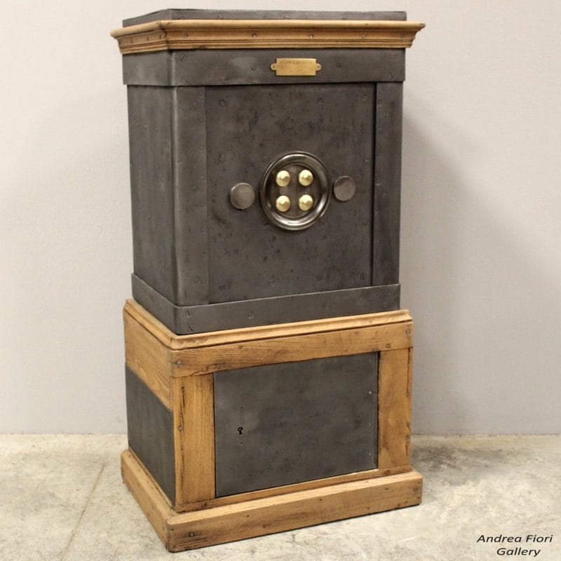 Ancient safe chest • Online Sale of Antiques, Modern Art and Design ...